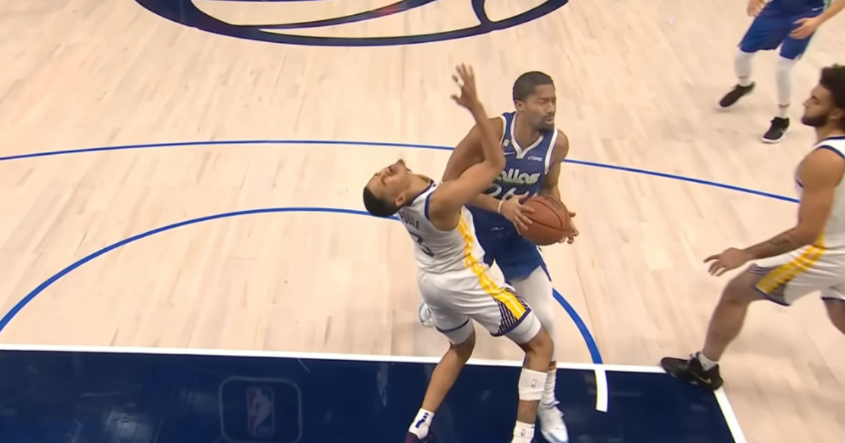 Спенсер Динуидди ударил Джордана Пула локтем по лицу и был удален с площадки - НБА - Баскетбол ...